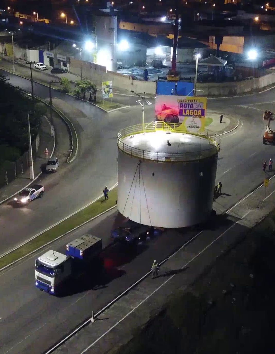 Part 1: Lifting and transporting a storage tank measuring Ø 11 m x 14.6 ...