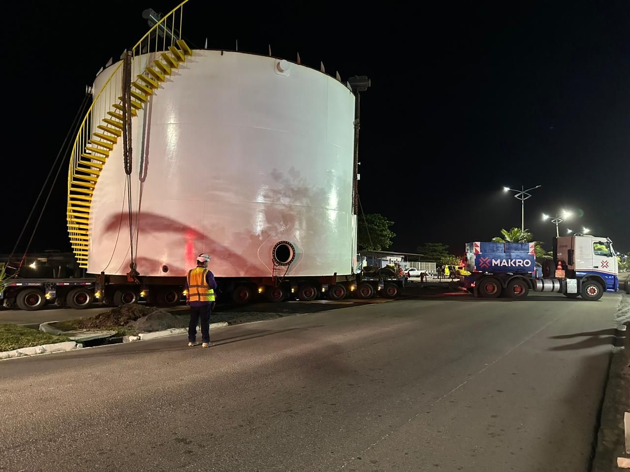 Parte 1: Içamento e transporte de tanque com Ø 11 m x 14,6 m. Tanques ...